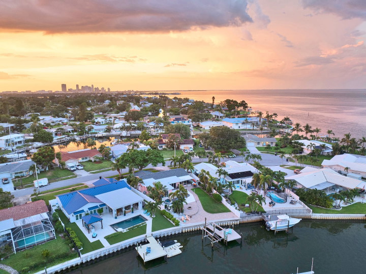 Casa Coquina: Waterfront, Pool, Hot Tub, Boat Lift - St. Petersburg, FL