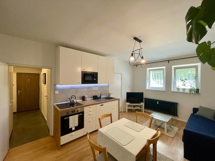 Self Check-in Apartment, Komarnicka 42, Bratislava - Pozsony