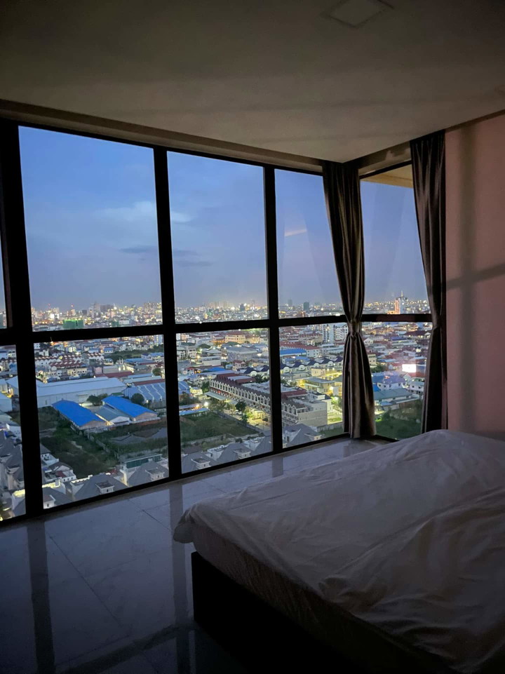 Johnny Three Bedroons - Phnom Penh
