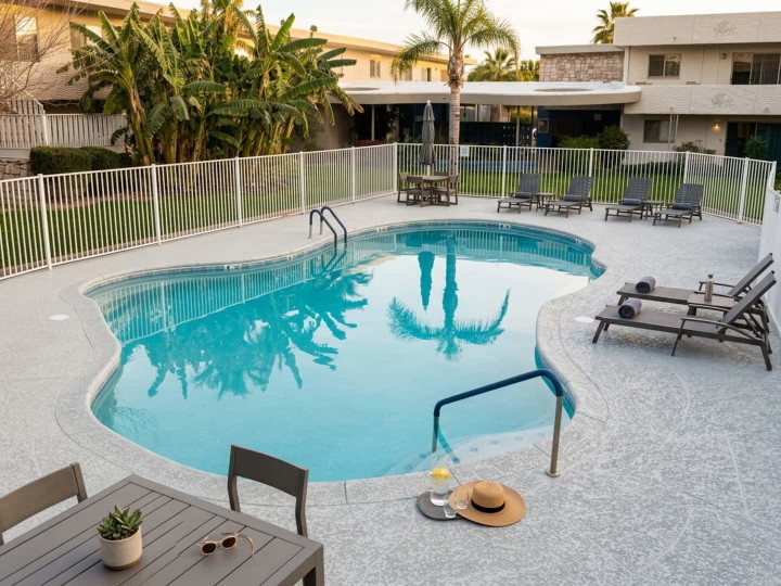 5-min Walk To Old Town | King Bed | Saltwater Pool - Scottsdale, AZ
