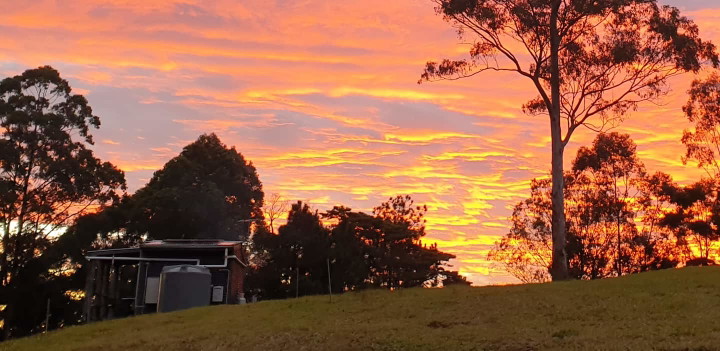 Charming Cabin 
Incredible Views Of Glasshouse Mts - Beerwah