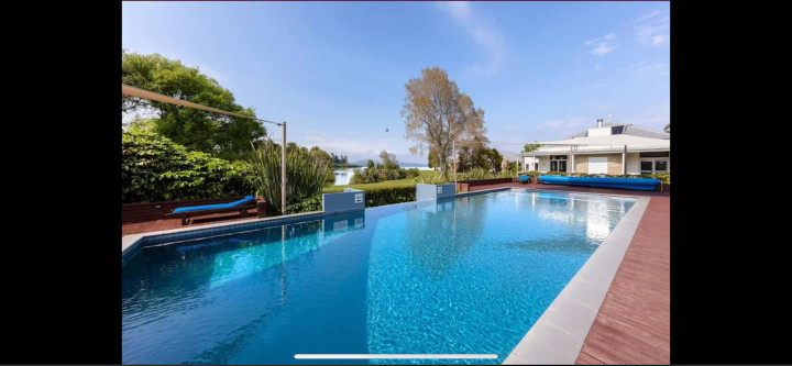 Luxury Living On Waters Edge With Swimming Pool - 