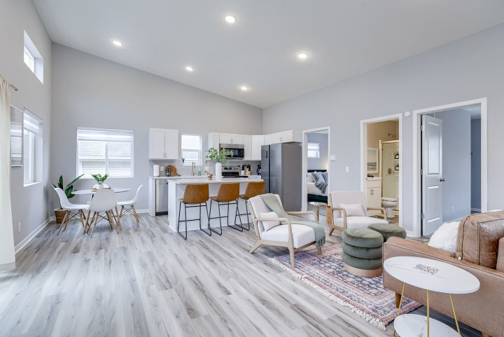 Bright Modern Home | Open Living | Near Dt Omaha - Omaha, NE