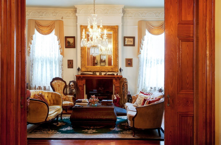 Parks-bowman Mansion: The Haunted Bedroom - Louisiana