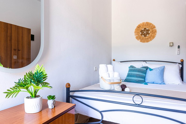 Zoe's 4 | Cozy Double Room W Parking & Balcony - Himarë