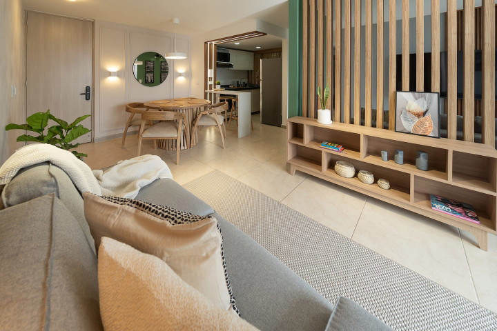 Magazine-style Apt: Central, Fast Wifi & Parking - Cali