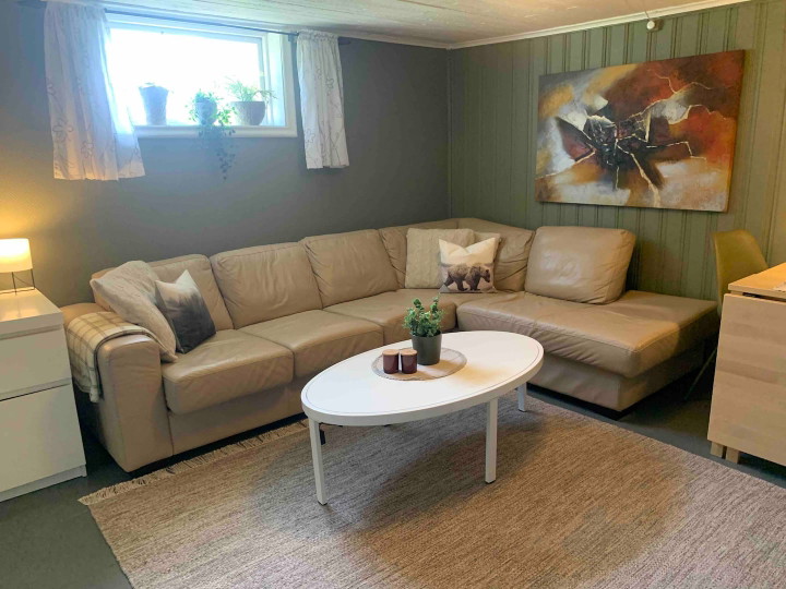 Appartement Confortable Au Sous-sol Avec Stationnement Gratuit - Norvège
