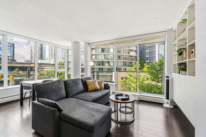 Steps To Rogers Arena & Skytrain | 1br  Condo - Vancouver
