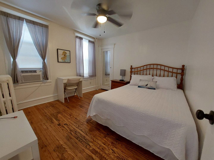 Spacious 3 Br Bungalow Apartment In Ac - Atlantic City