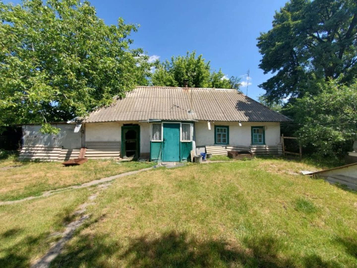 Продажа 1/2 дома общей площадью 50 м2 с озерами - Українка