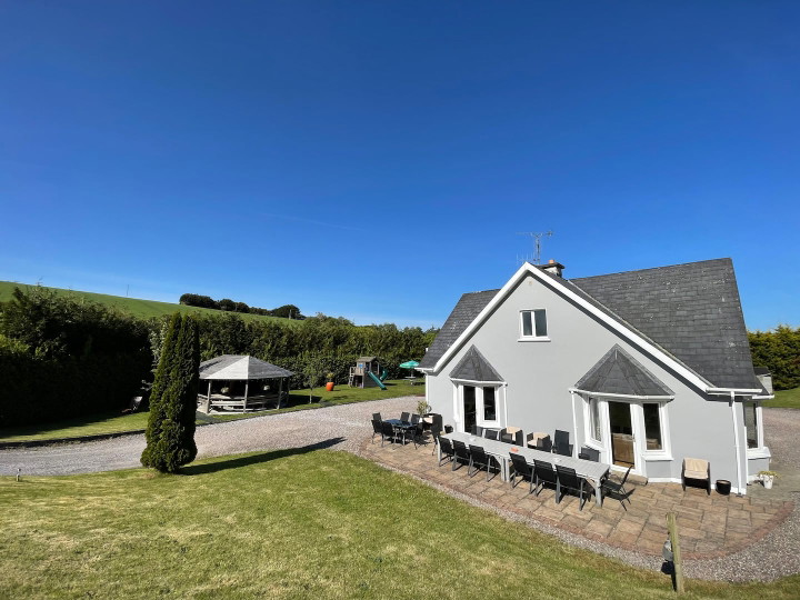 The Eagles, Sandycove, 3 Mins Kinsale, Sleeps 25 - Bandon