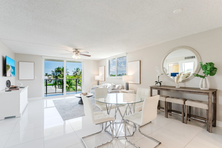 Across From Beach | Balcony Pool Parking 2br - Boca Raton, FL