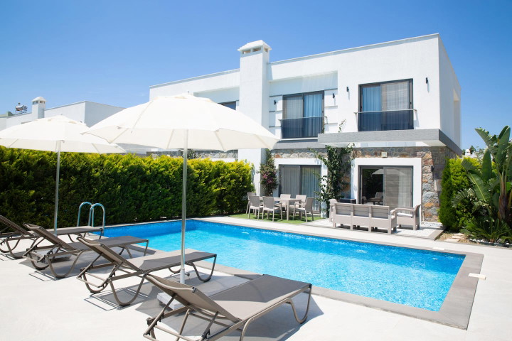 Detached Villa With Private Pool And Free Transfer - Gümüşlük