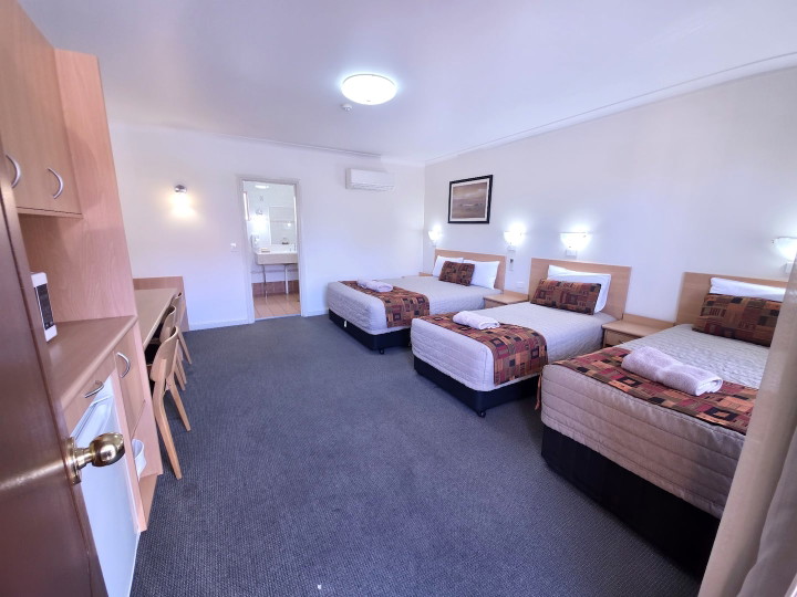 Family Room - 1 Queen & 2 Singles - Dubbo