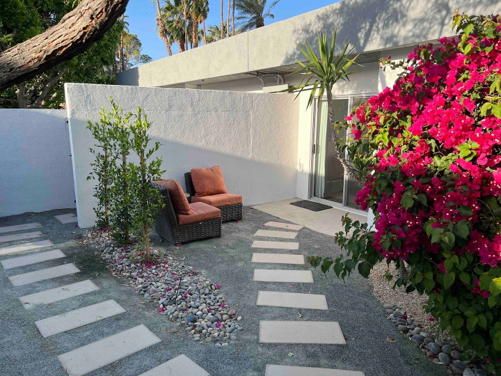Modern Luxury - Garden Room With King Bed - Palm Springs, CA