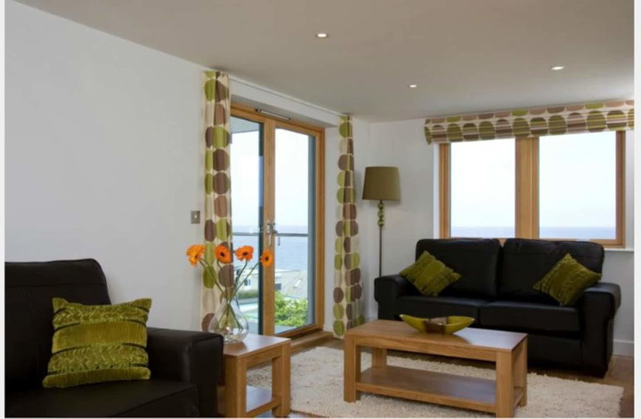 South Fistral 2-bedroom Seaview Apartment - Newquay
