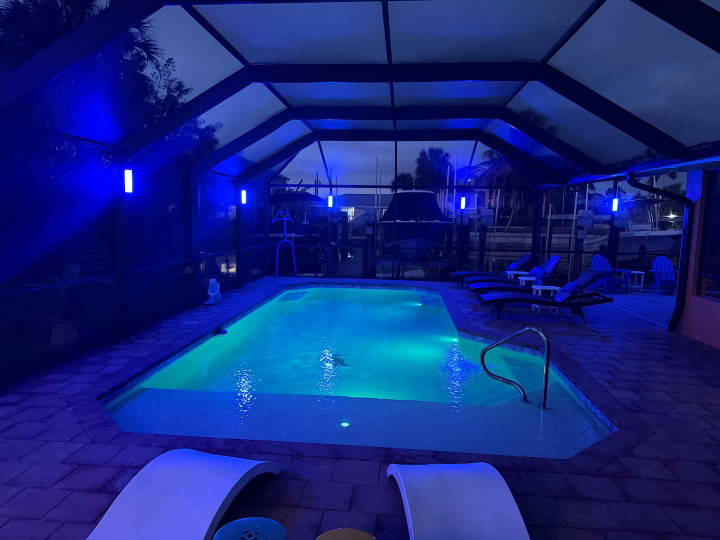 Bonita Beach Boathouse Retreat With Caged Pool - Bonita Springs, FL