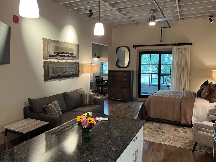 Downtown Suite With Balcony - Syracuse, NY