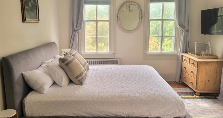 Pinetown Bridge Bnb - Magnolia Room King Bed - Lititz, PA