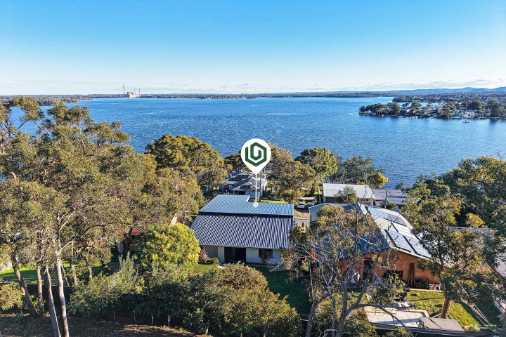 Modern 4br Mirraboo Home With Panoramic Lake Views - Newcastle, Australia