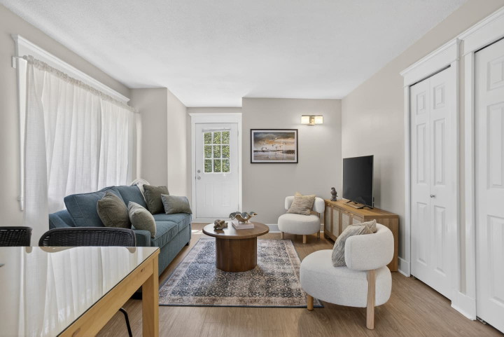 Ultra-comfy Top Floor 1br | Pull-out Sofa - Vancouver