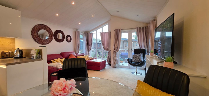 Cosy 2 Bed Log Cabin Lodge - Carnforth