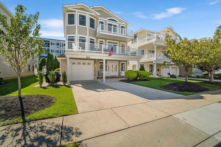 Beach Block Home, Wide Open Floor Plan & Elevator - Brigantine, NJ