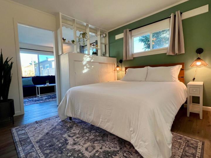 Golden Hour Guesthouse - San Diego, CA