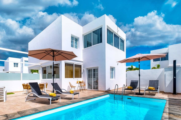 Villa Marina Oasis - Private Pool, Air-con And Sa - Playa Blanca