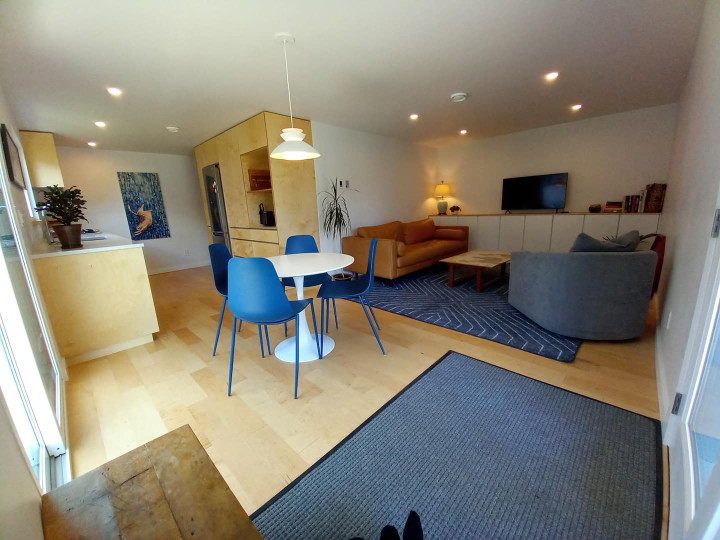 Bright 2b Suite Across From Park W/ Mountain Views - Revelstoke