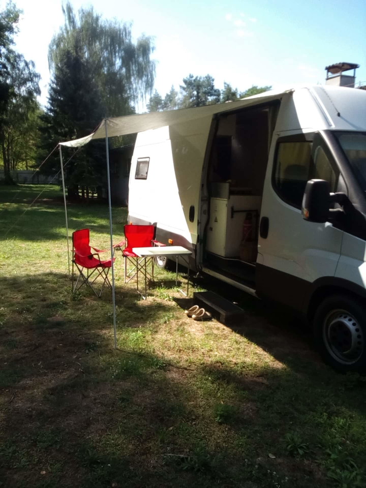 Wohnmobil Auf Dem Stellplatz Des Biker Hostels - Allemagne