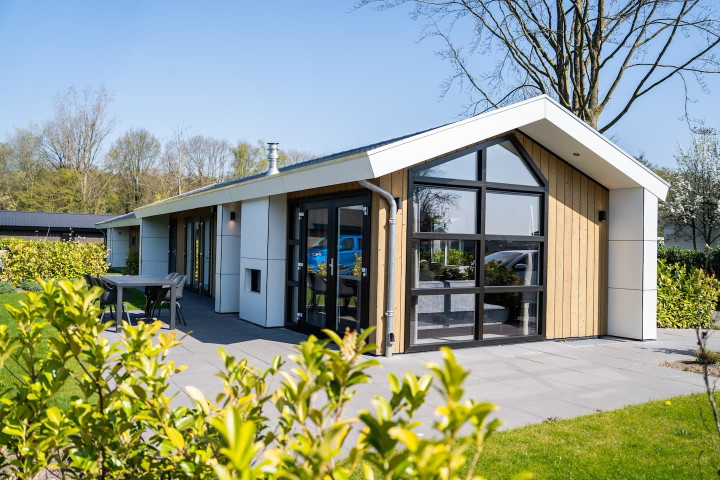 Wood Lodge Water View With Hot Tub | 4 Persons - Eindhoven