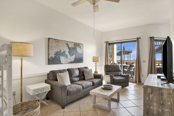 Ground Beachfront 1br + Bunk Alcove  Sleeps 6 - Orange Beach, AL