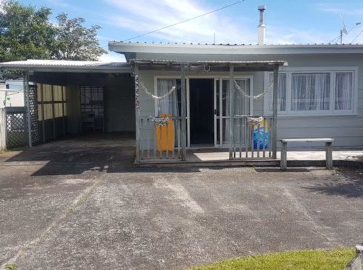 Comfortable Bach So Close To Town - Whangamatā