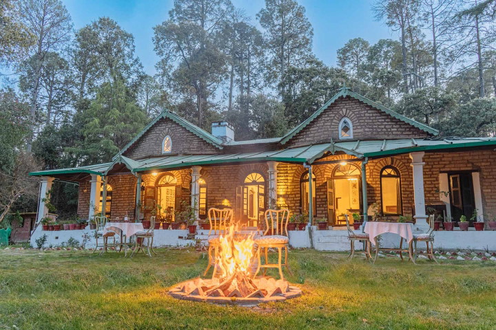 3br Colonial Retreat W/comp Breakfast & Lawn - Ranikhet