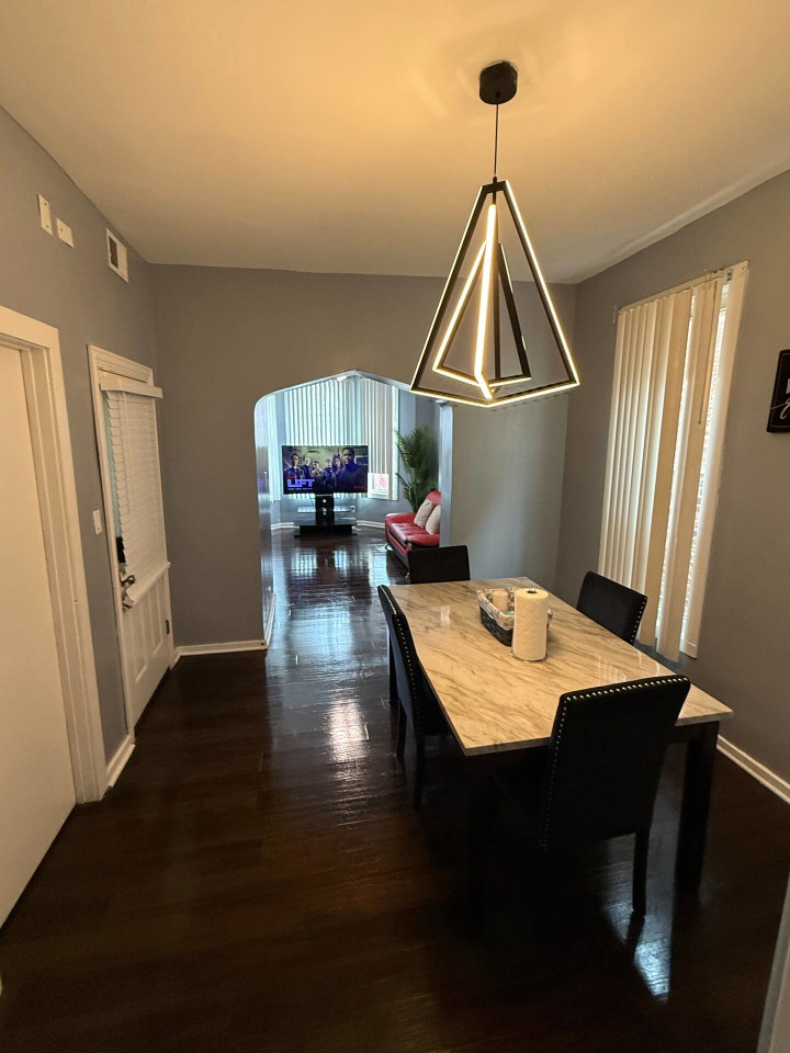 "Spacious 3br Theater" - Worth, IL