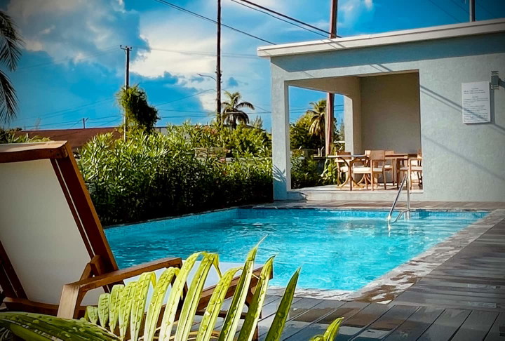 Oasis Studio Haven: Minutes To Beach + Serene Pool - Nassau