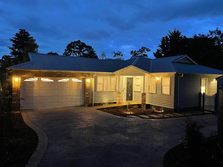 Builders Own Large Hampton Style Home - Croydon - 