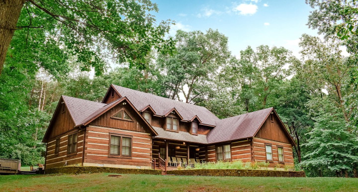 Log Cabin With Hot Tub, 1.5 Miles From Nashville! - Nashville, IN