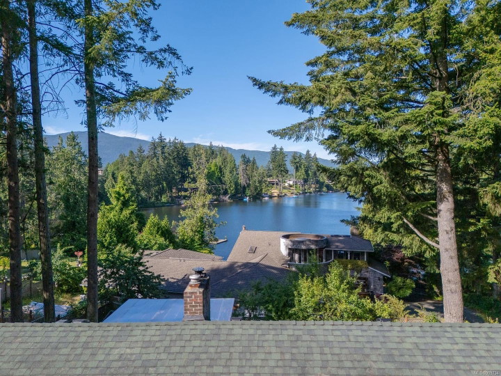 Lake View Home
& Chef Kitchen - Nanaimo