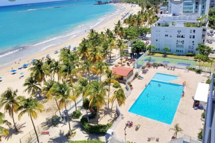 Beachfront Isla Verde | King Bed  Pool  Parking - Puerto Rico