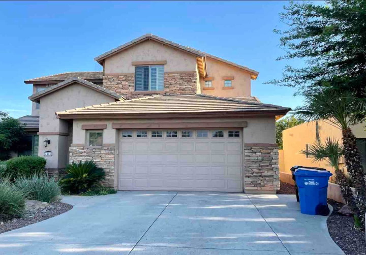 Elegance And Comfort In A Peaceful Neighborhood - Phoenix, AZ