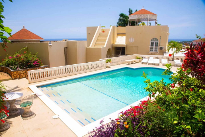 Ocho Rios 2br | King Bed & Pool - Caribbean