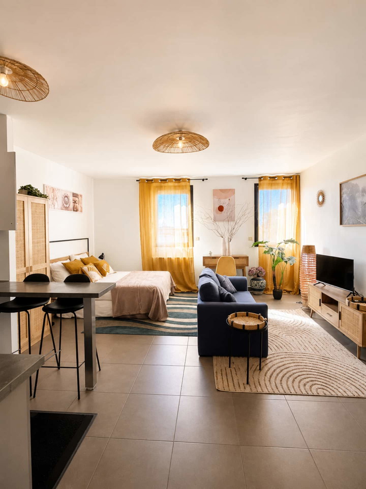 Grand Studio Lumineux, Climatisé à 5 Min D'avignon - Villeneuve-lès-Avignon