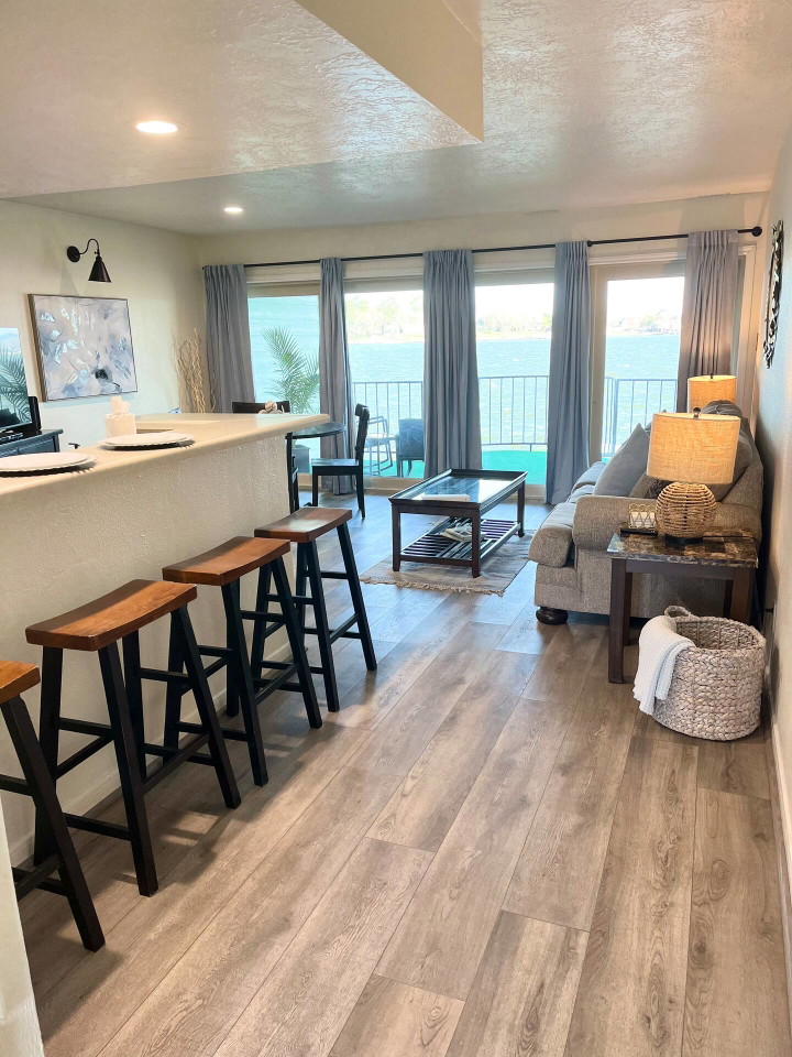 The Lakeside Paradise: Fish From The Balcony! - Willis, TX