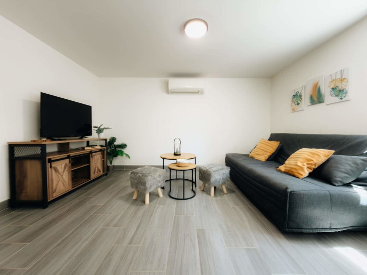 Ground Floor Apartment In Villa - Brignoles