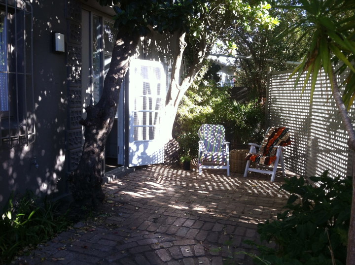 Mowbray. Self-catering, Tranquil Garden Cottage - Cape Town