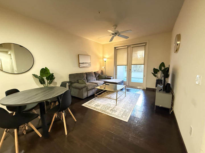 West Hollywood 1 Br Gem With Free Parking & Pool - ビバリー・ヒルズ, CA