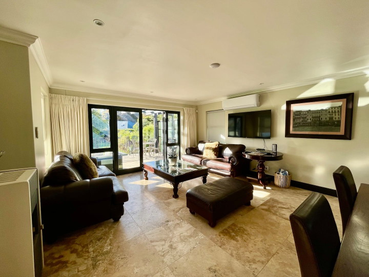Spacious Apartment Constantia With Patio. - Cape Town