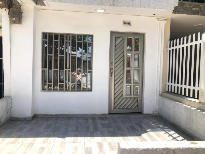 Casa Con Terraza | Cerca De Buenavista | Malecón - Barranquilla